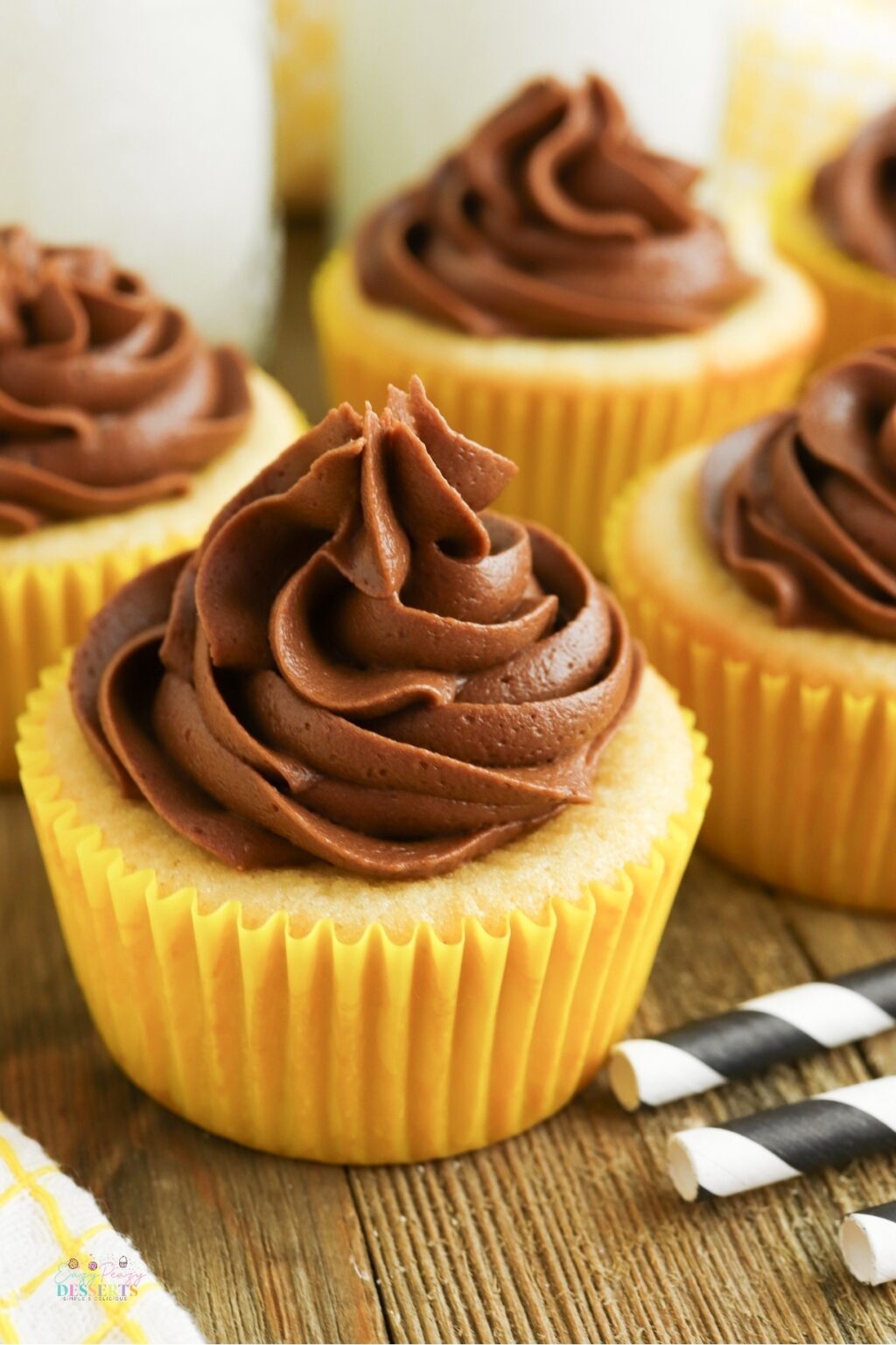 Yellow Cupcakes With Chocolate Buttercream - Eazy Peazy Desserts